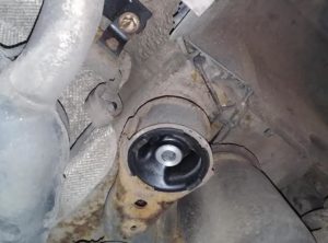 Replacement of rear subframe bushes - Range Rover Vogue L322 - Jag and ...