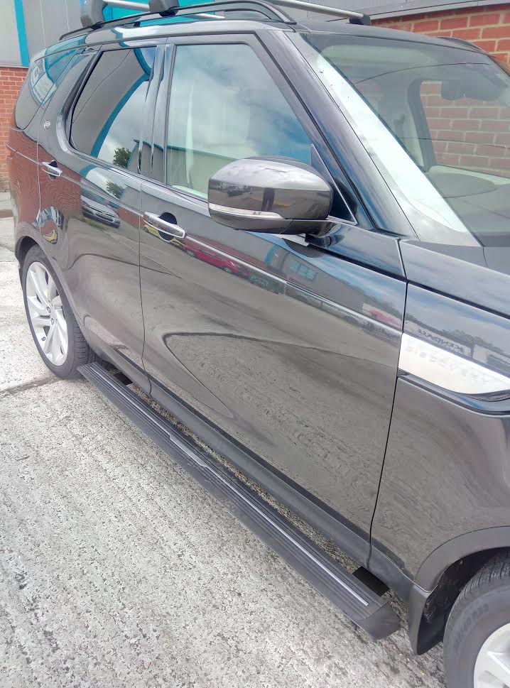 Deployable side steps - Land Rover Discovery 5 - Jag and Land Surrey ...